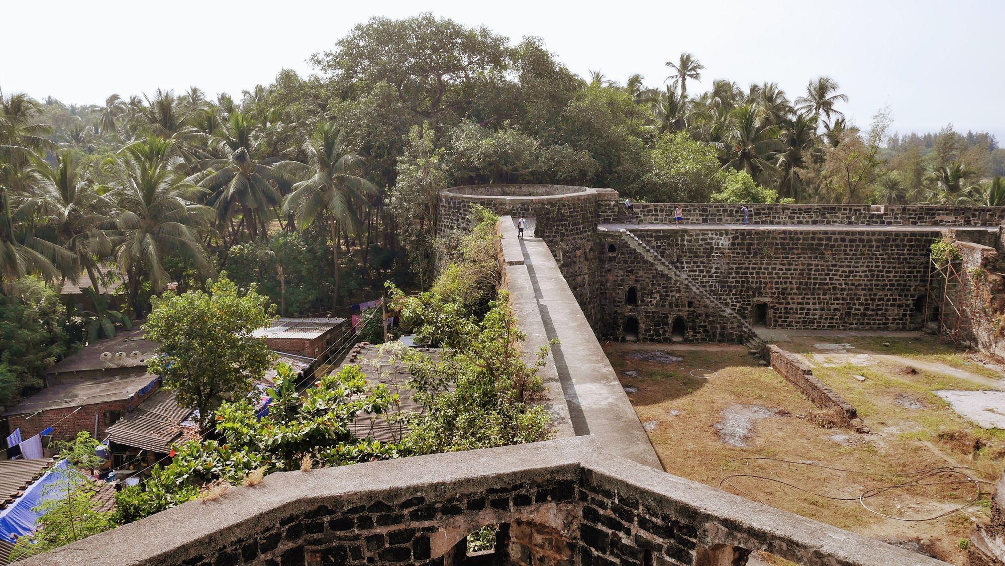 Cycling to Mahim Fort and Shirgaon Fort - Three Bromptoneers Ride